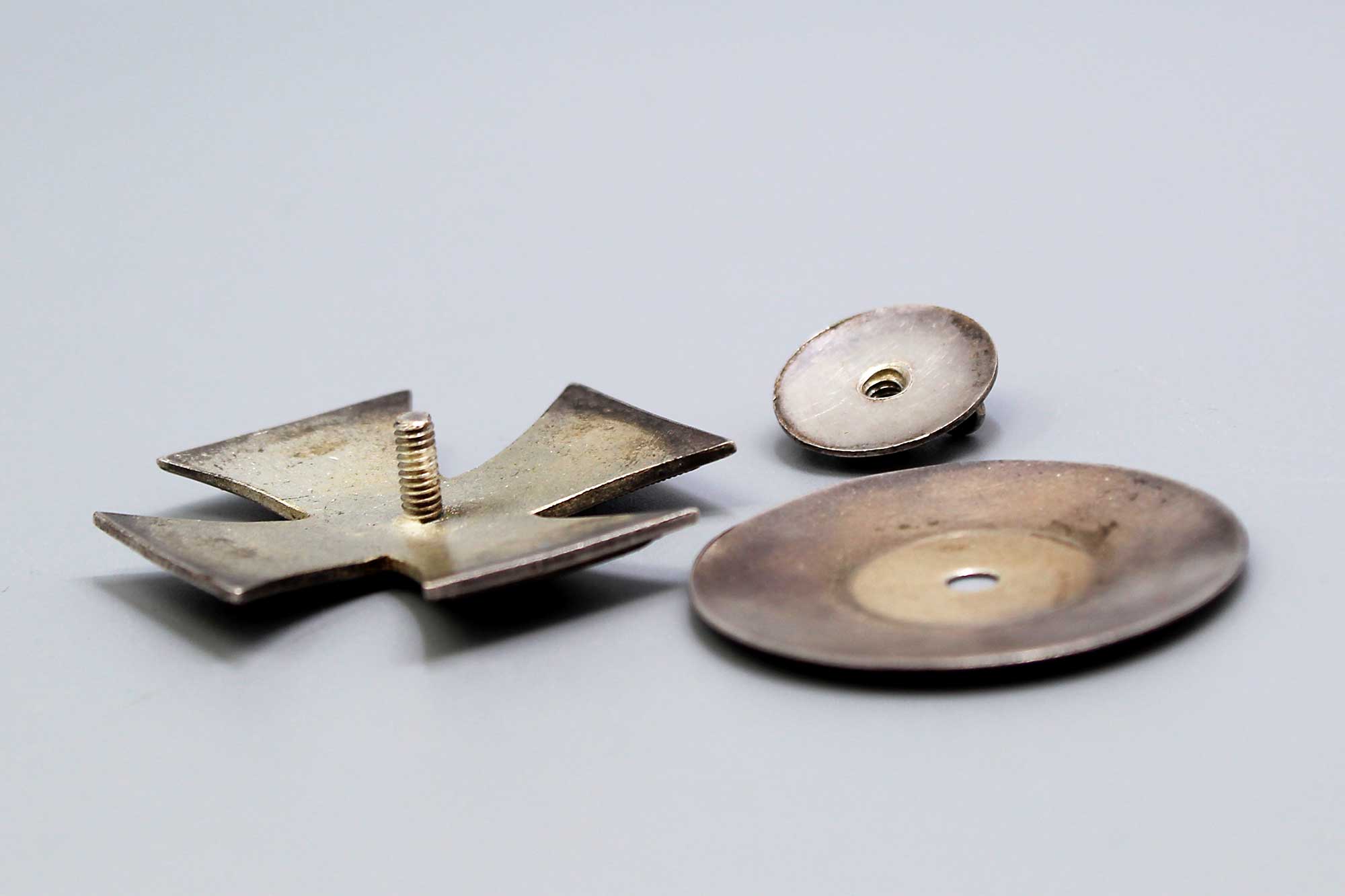 WW1 German Iron Cross Screw Back . GO5085 - Time Traveler Militaria