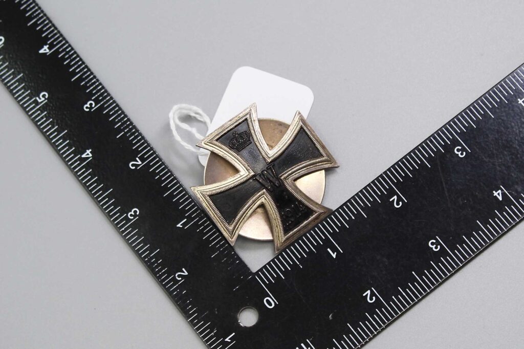 WW1 German Iron Cross Screw Back . GO5085 - Time Traveler Militaria