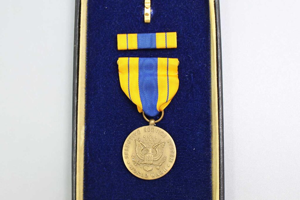 US Selective Service Medal in Case ww2 . YMU377 - Time Traveler Militaria