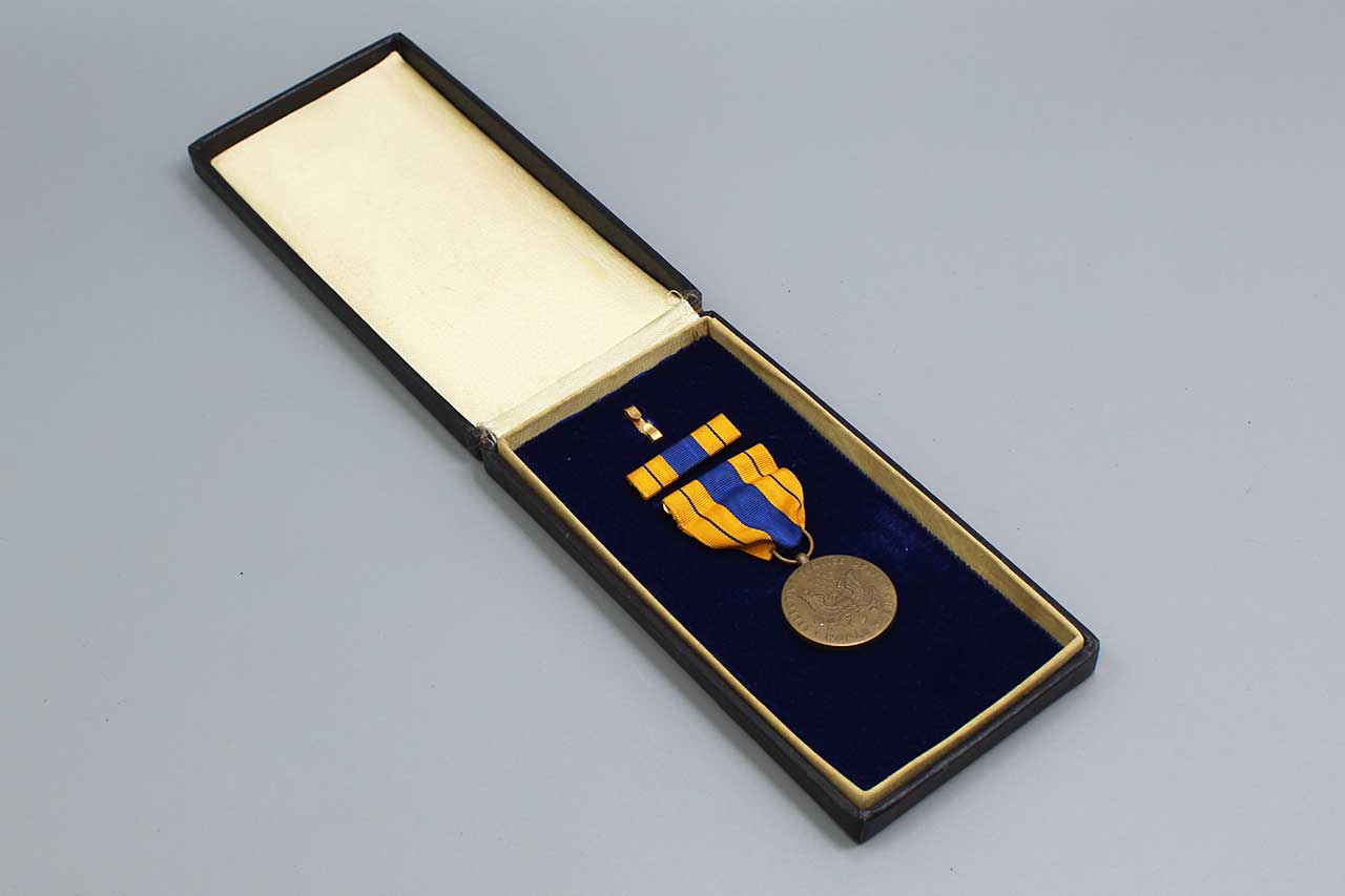 US Selective Service Medal in Case ww2 . YMU377 - Time Traveler Militaria