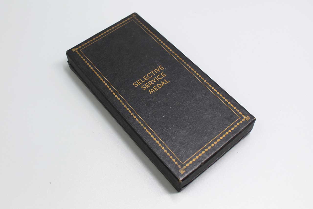 US Selective Service Medal in Case ww2 . YMU377 - Time Traveler Militaria