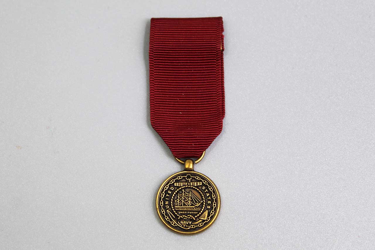 Miniature US Navy Good Conduct Medal . YMU4824 - Time Traveler Militaria