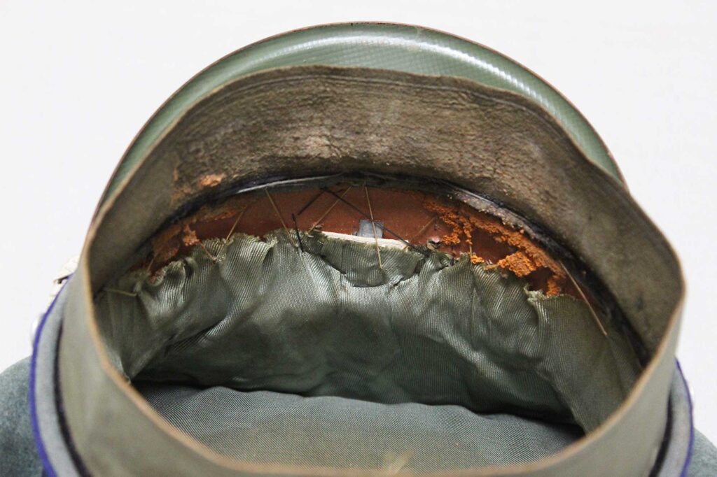 WW2 German Medical Officer Visor Cap . HG4097cxdw - Time Traveler Militaria