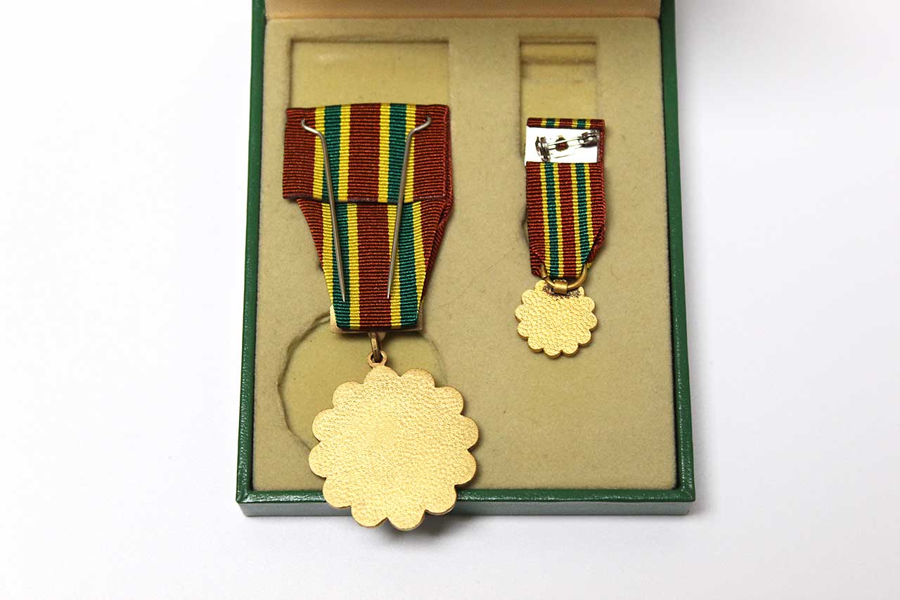 Saudi Arabian Combat Medal w/Mini Cased . YMU4831 - Time Traveler Militaria