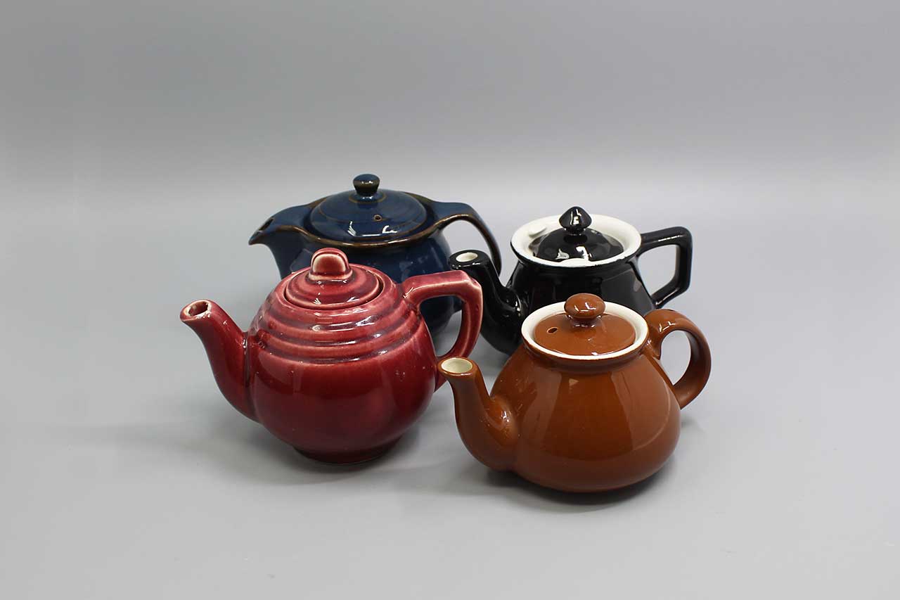 Vintage Small Individual Teapots . ANT210 - Time Traveler Militaria