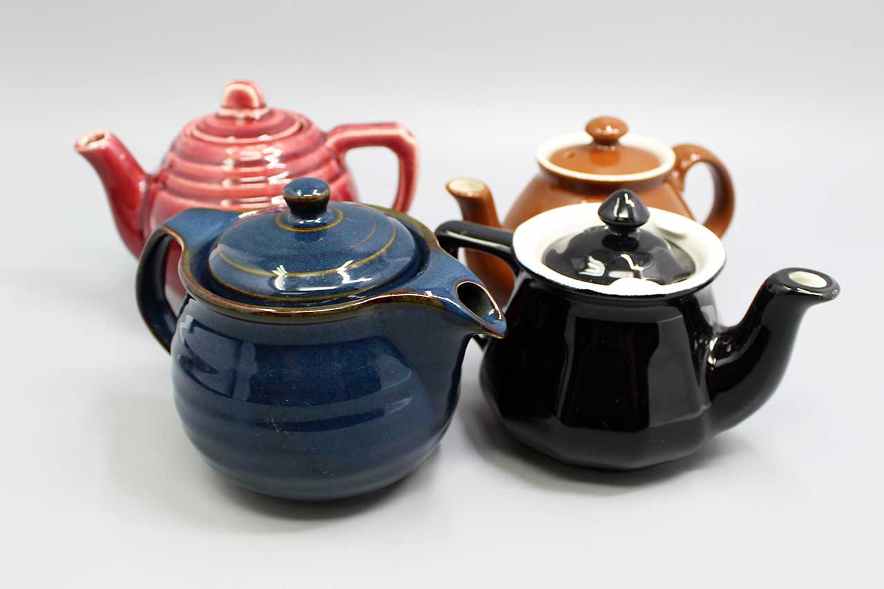 Vintage Small Individual Teapots . ANT210 - Time Traveler Militaria