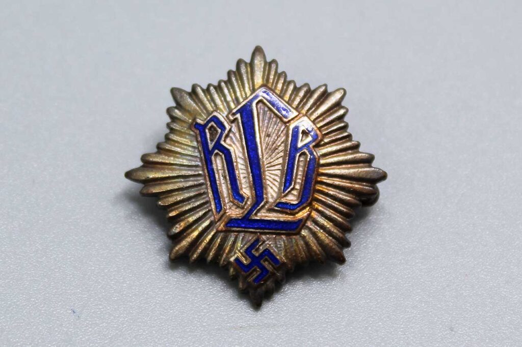 WW2 German RLB Members Pin . PIN1256 - Time Traveler Militaria
