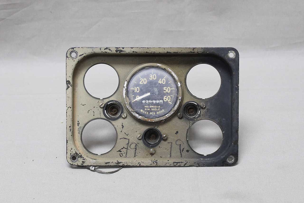 US Army Jeep Instrument Panel . FLU4904 - Time Traveler Militaria